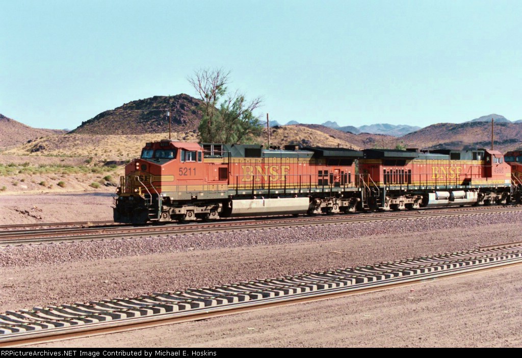 BNSF 5211